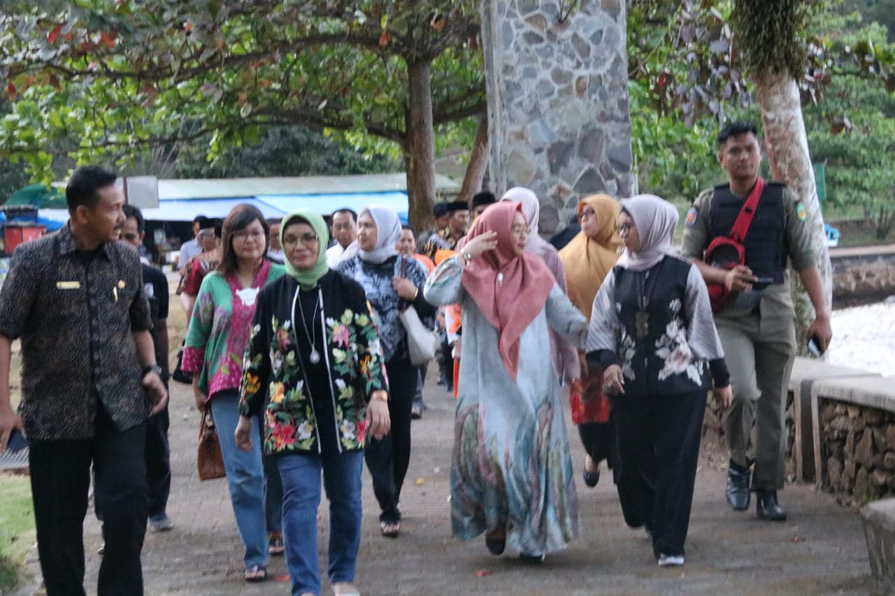 200 Mahasiswa Unhas Praktek Lapangan di Danau Matano