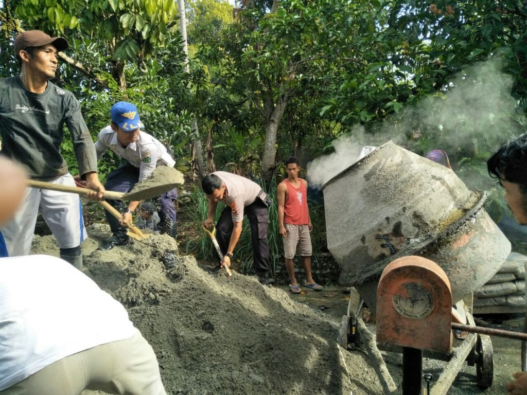 Bersama Personil, Kapolsek Masamba Hadiri Peletakan Batu Pertama Masjid ... Bersama Personil, Kapolsek Masamba Hadiri Peletakan Batu Pertama Masjid ...