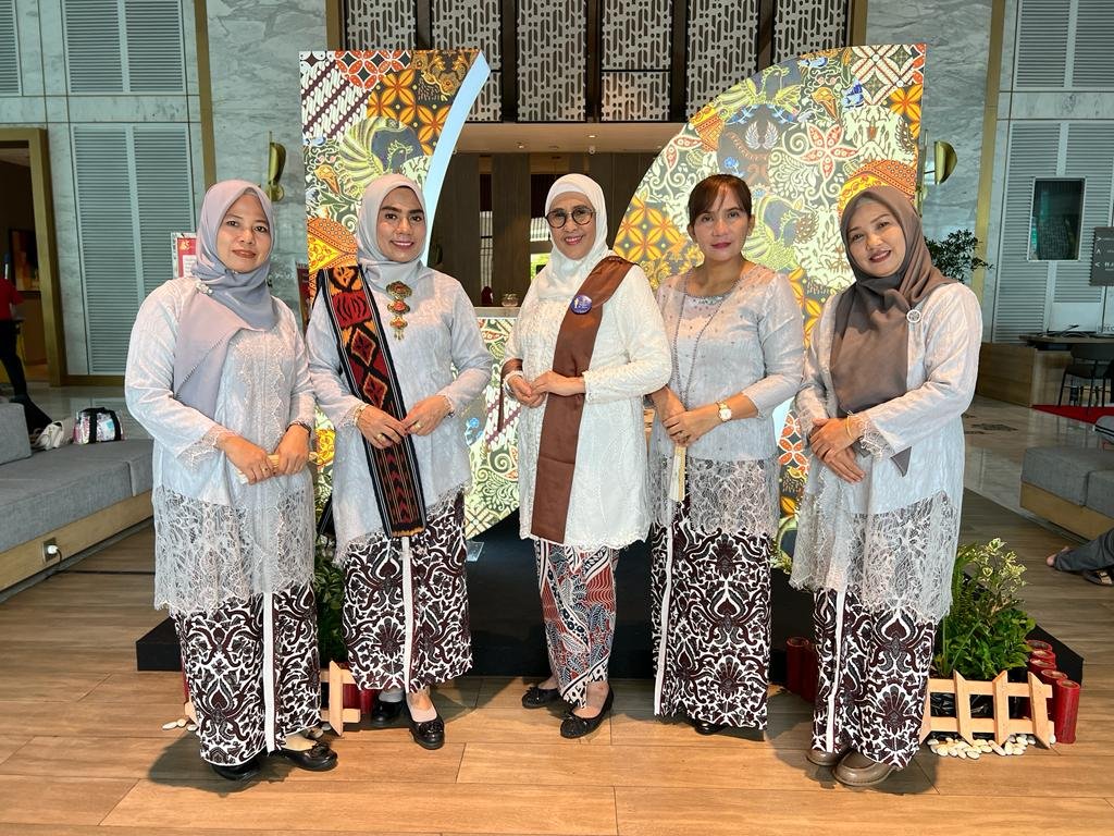 Ketua TP PKK Lutim Ikut Parade Kebaya bersama Ibu Negara di Solo Pada ... Ketua TP PKK Lutim Ikut Parade Kebaya bersama Ibu Negara di Solo Pada ...