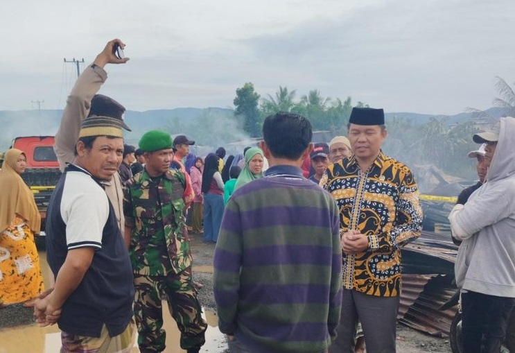 Aripin Kunjungi Pasar Mahalona Pasca Kebakaran