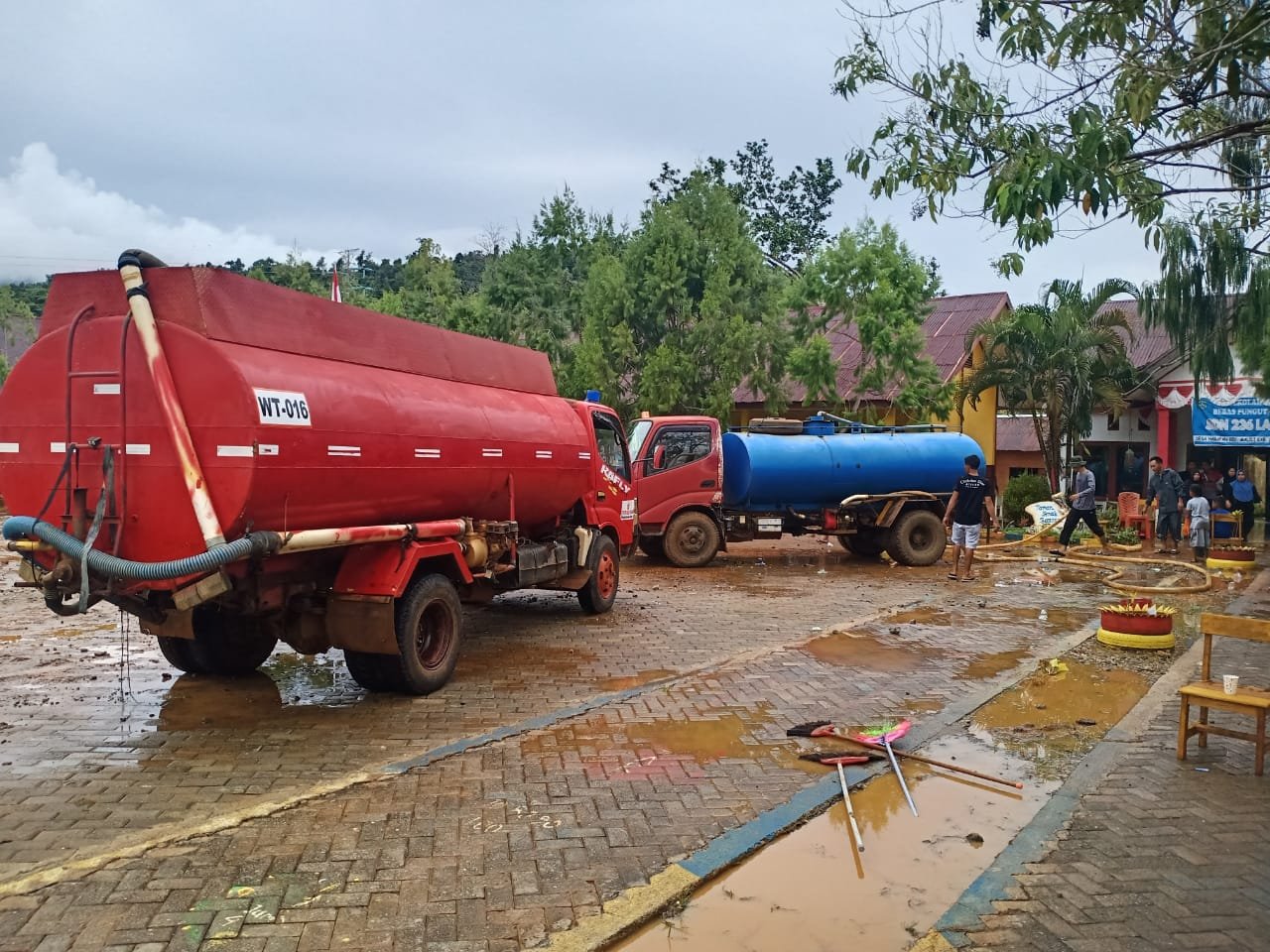 Pasca Banjir di Lampia Malili, PT. CLM Kerahkan Alat Berat dan Salurkan ...