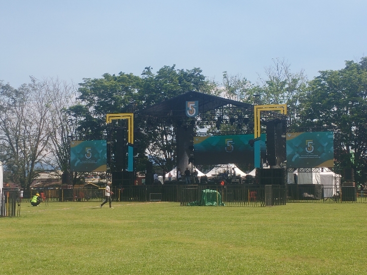 Selaras Festival HUT PT. Vale Dimeriahkan Group Band Cokelat dan ...