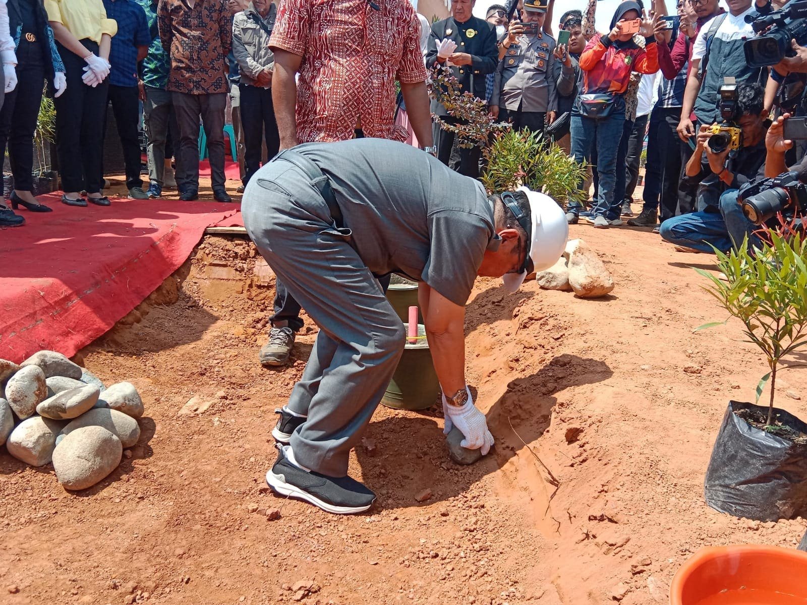 Walikota Palopo Letakkan Batu Pertama Pembuatan Pabrik Minyak Goreng PT ... Walikota Palopo Letakkan Batu Pertama Pembuatan Pabrik Minyak Goreng PT ...
