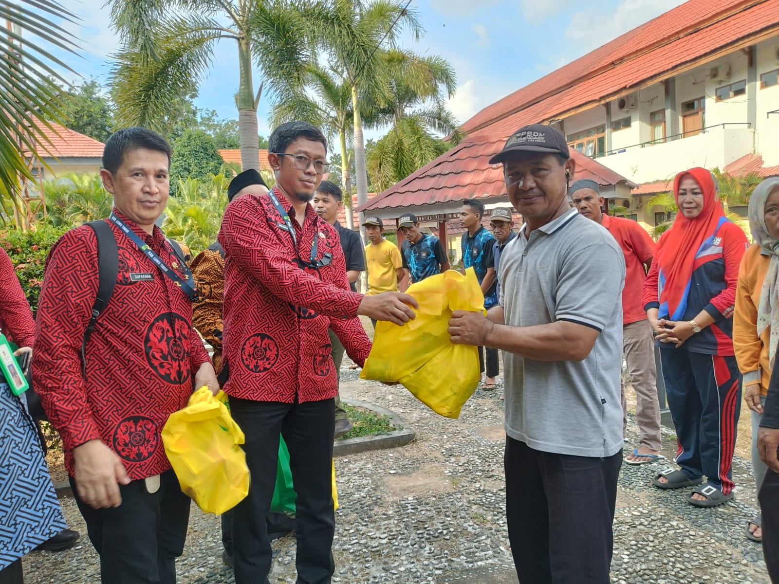 Peserta PKA Lutim Angkatan V Gelar Jumat Berbagi di PPSDM Makassar
